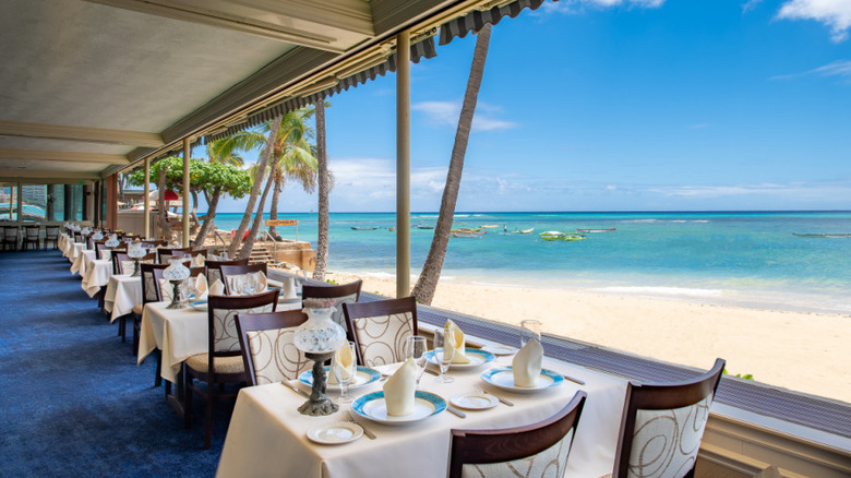 The 14 Best Restaurants On The Waikiki Waterfront