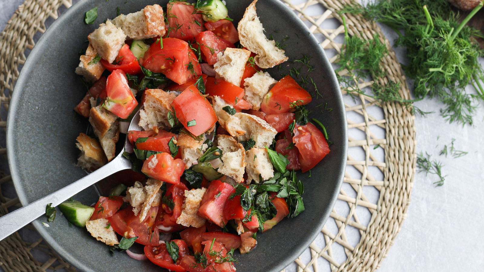 Crusty, Stale Bread Is The Absolute Best Choice For Panzanella