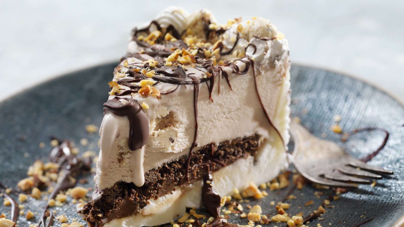 The Absolute Best Type Of Frosting To Use On An Ice Cream Cake