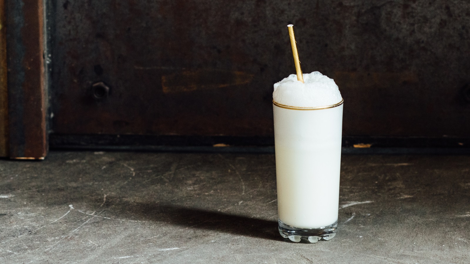 The Arduous Method That Gives The Ramos Gin Fizz Its Iconic Foamy Top