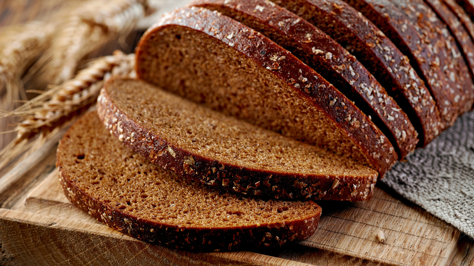 The Best Oven Temperature For Baking Rye Bread And How To Tell When It ...