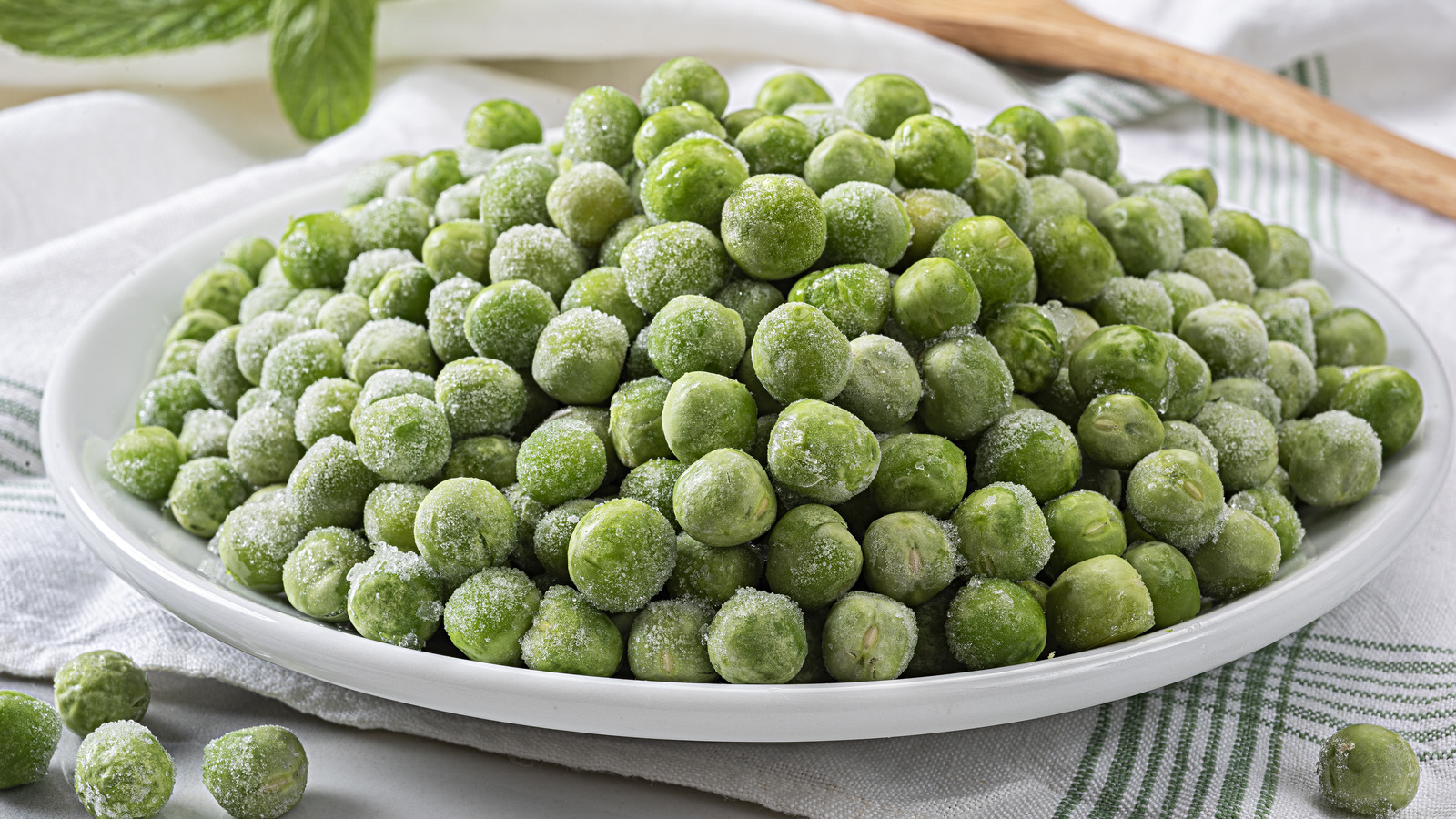 How To Cook A Bag Of Frozen Peas For Excellent, Non-Mushy Flavor