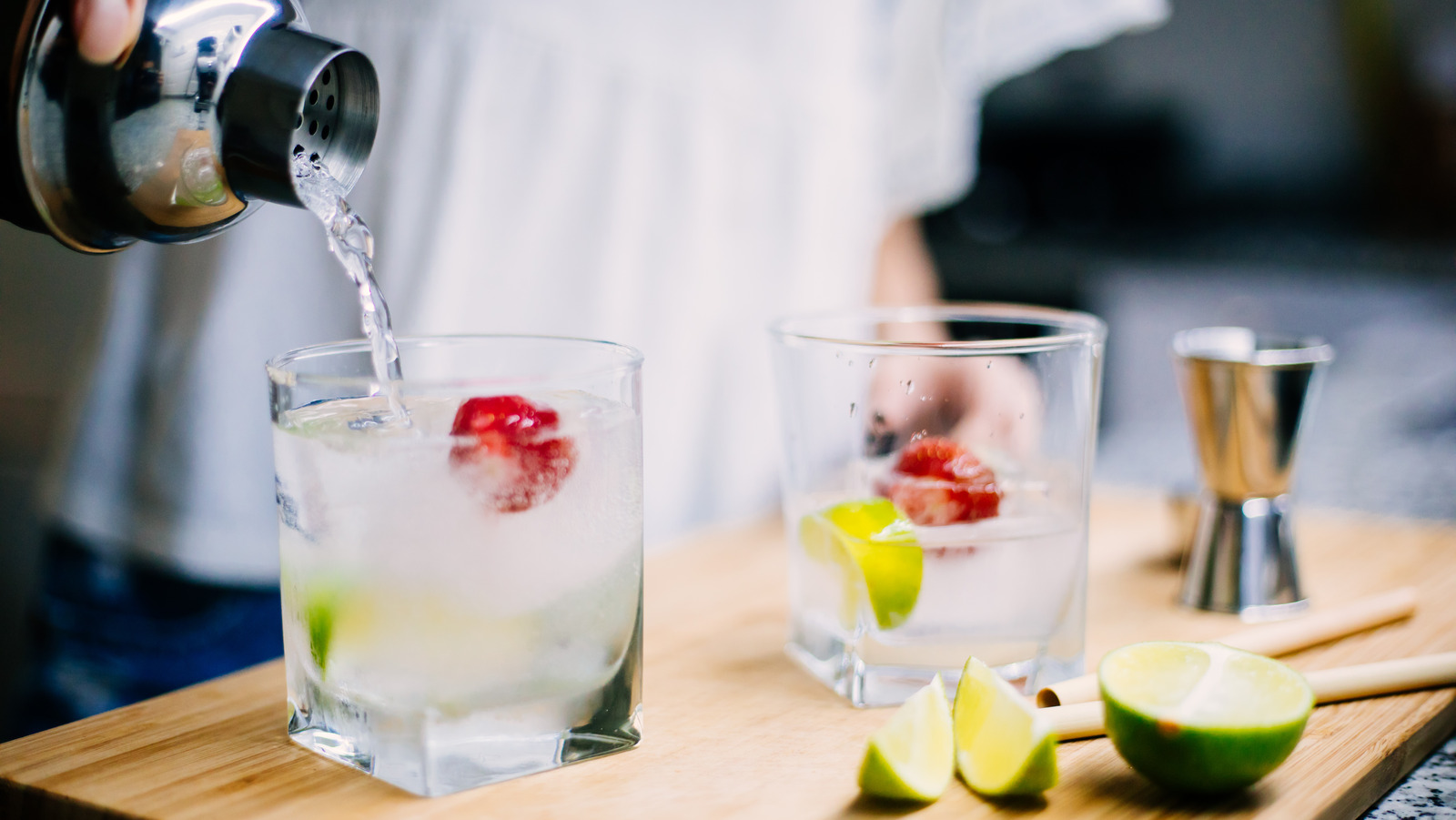 The Best Way To Drink London Dry Gin, According To A Cocktail Expert