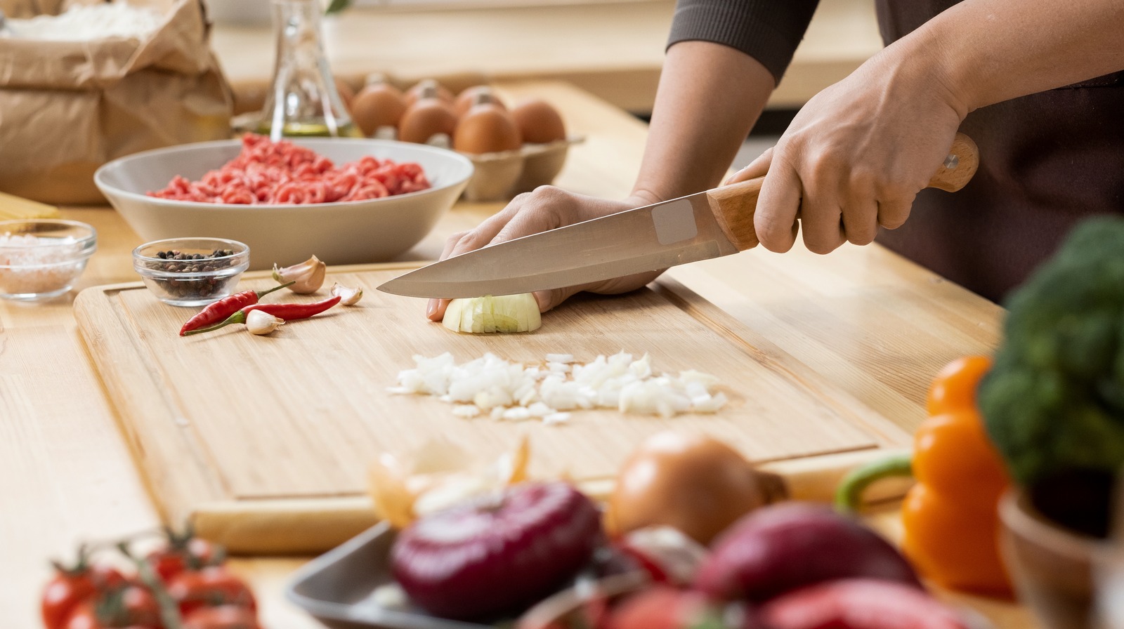 The Biggest Difference Between Dicing And Chopping The Biggest Difference Between Dicing And Chopping