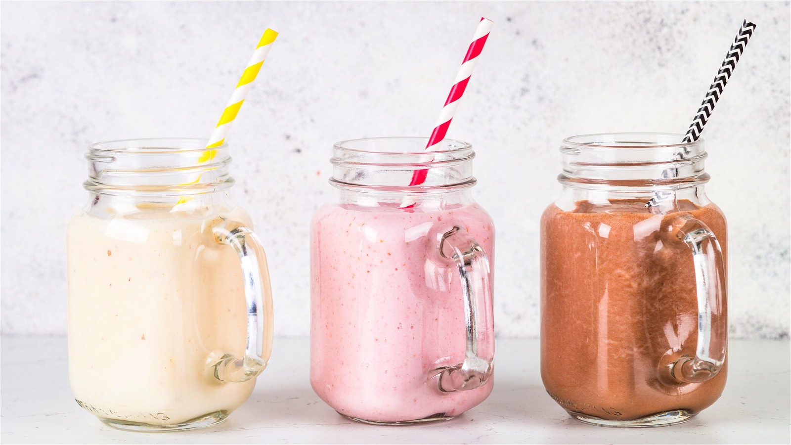Make Blender-Free Milkshakes With This Mason Jar Hack