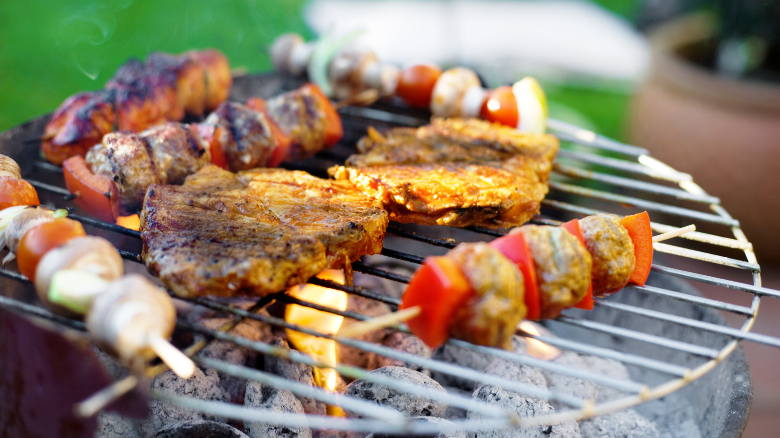 The Chef-Approved Backyard Hack For Aromatic Grilled Meats - Tasting ...