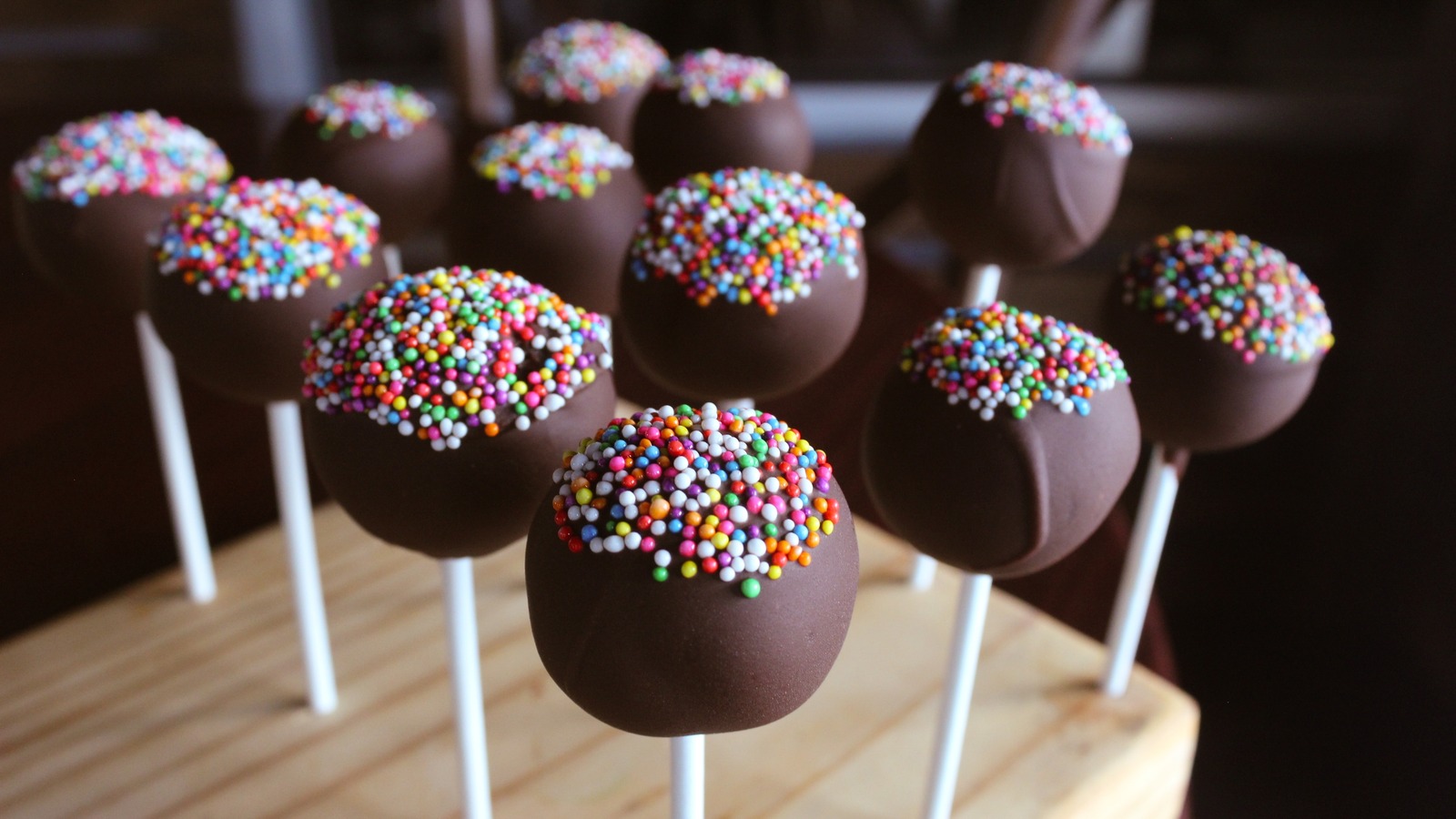The Common Mistake To Avoid When Dipping Cake Pops In Chocolate
