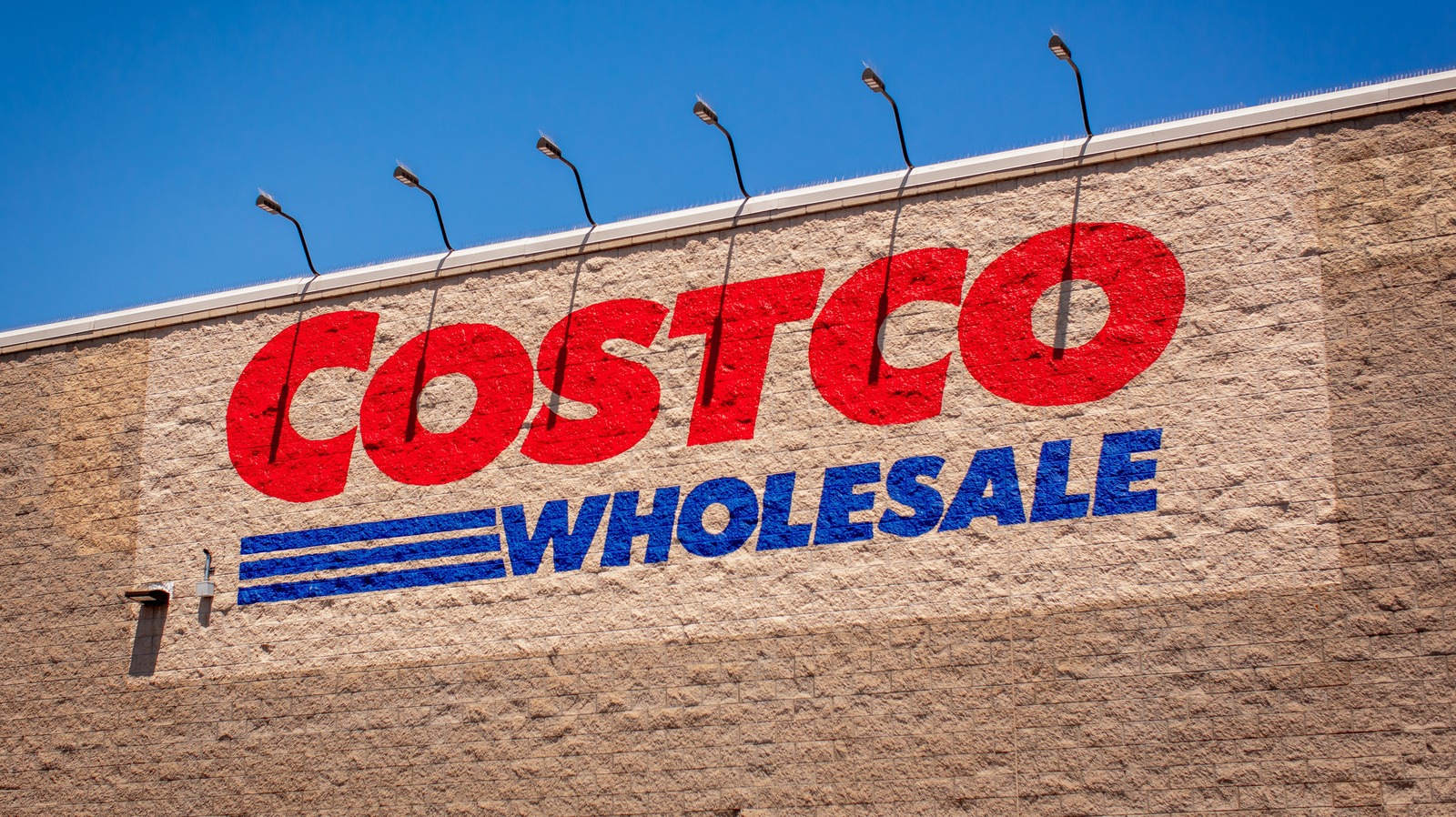 The Costco Food Court Hack For Making A DIY Coke Float