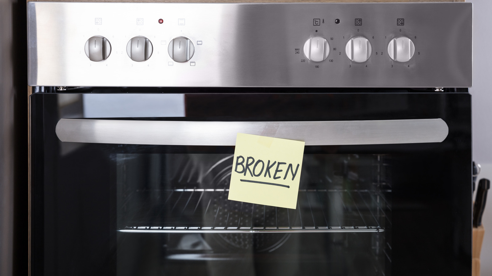 The Crucial Reason You Should Never Use An Oven With A Broken Door