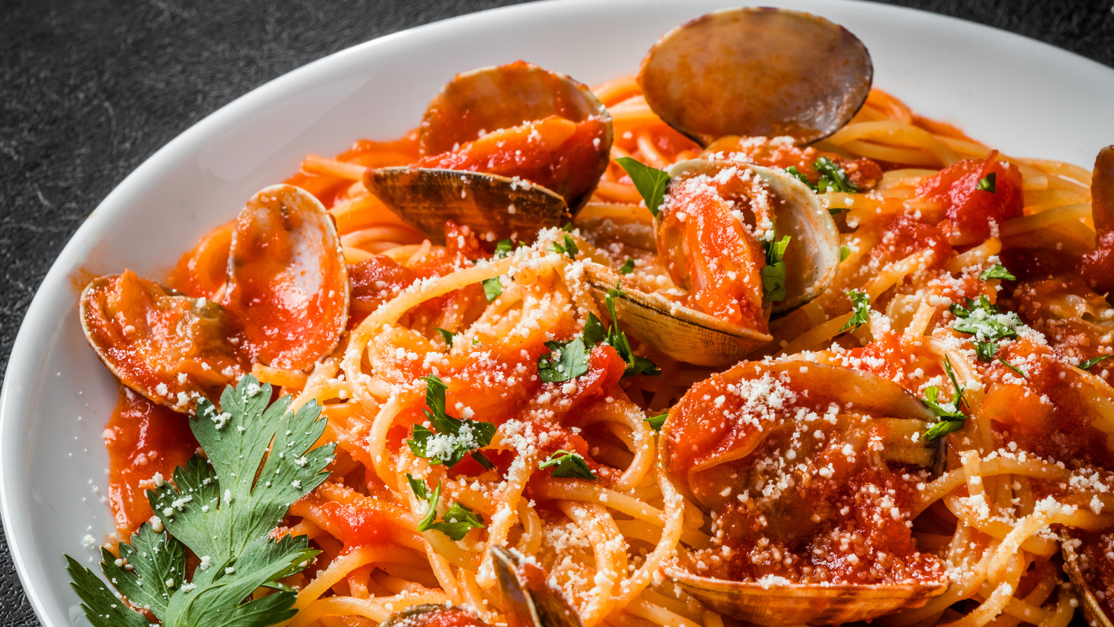 The Difference Between White And Red Clam Sauce