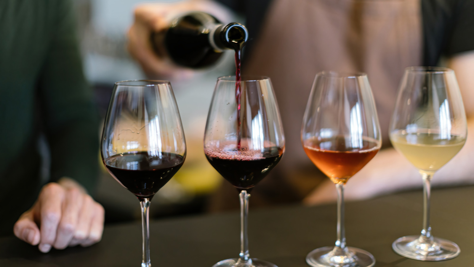 The Etiquette Tip That Ensures A More Pleasant Wine Tasting Experience