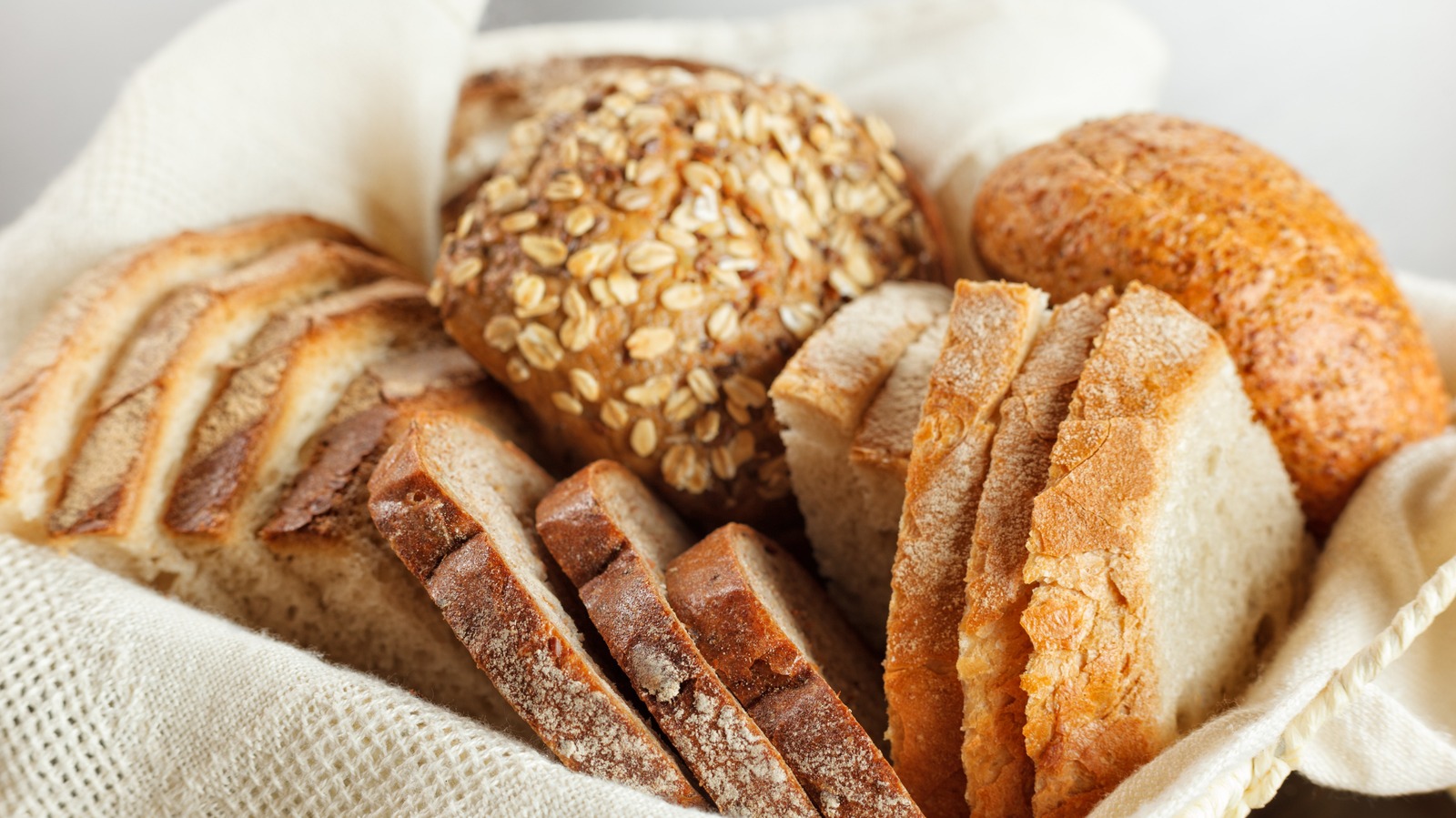 The Extra You Shouldn't Expect With Bread At Restaurants In Italy