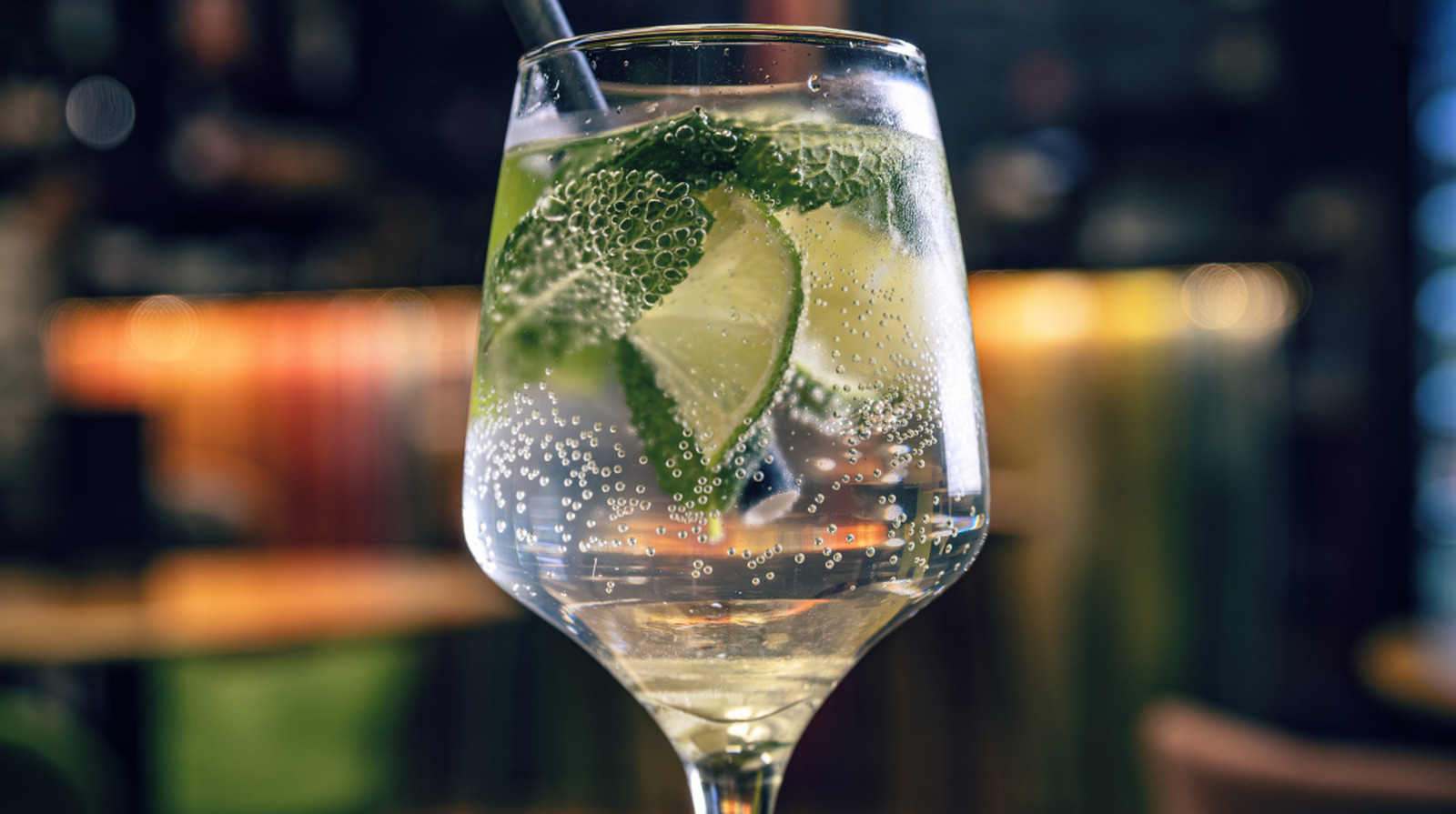 Why The Copa De Balon Is The Best Glass For Your Gin And Tonic