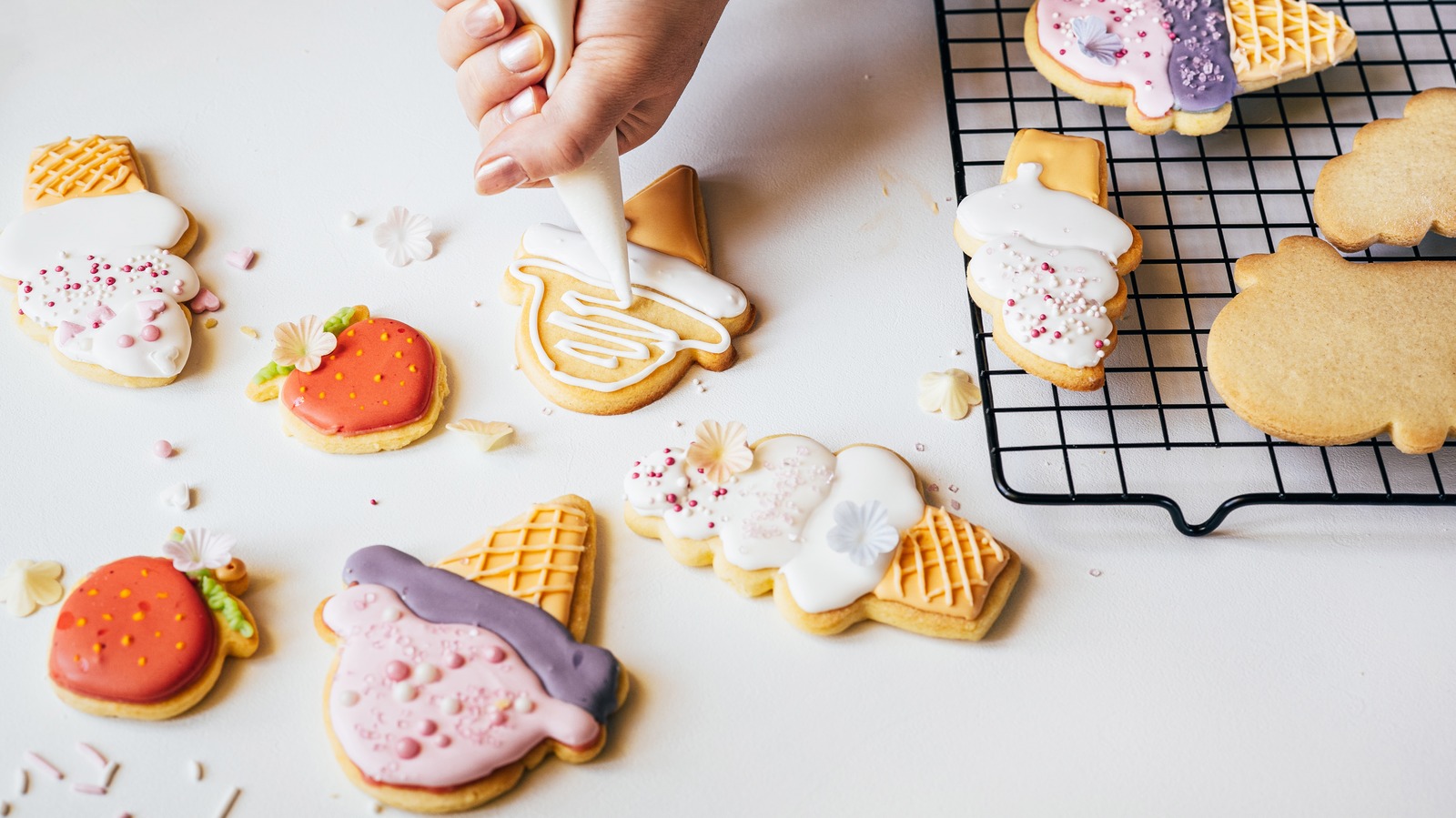 The Importance Of An Icing Outline On Your Sugar Cookies