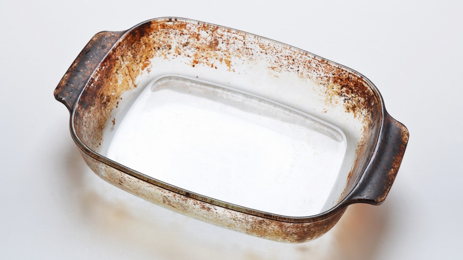 The Key To Easily Removing Grease From Pyrex Is In Your Pantry