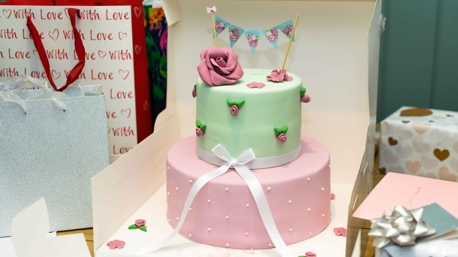 How To Transport Layer Cake Safely