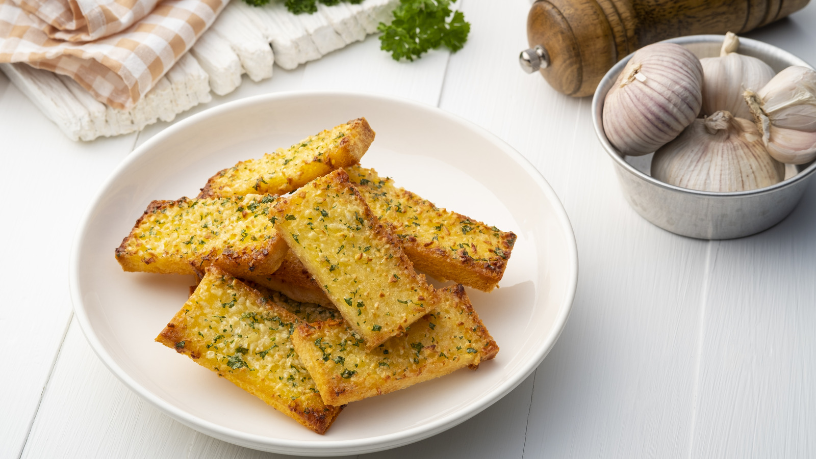 The Leftover Garlic Bread Mistake You Should Seriously Avoid