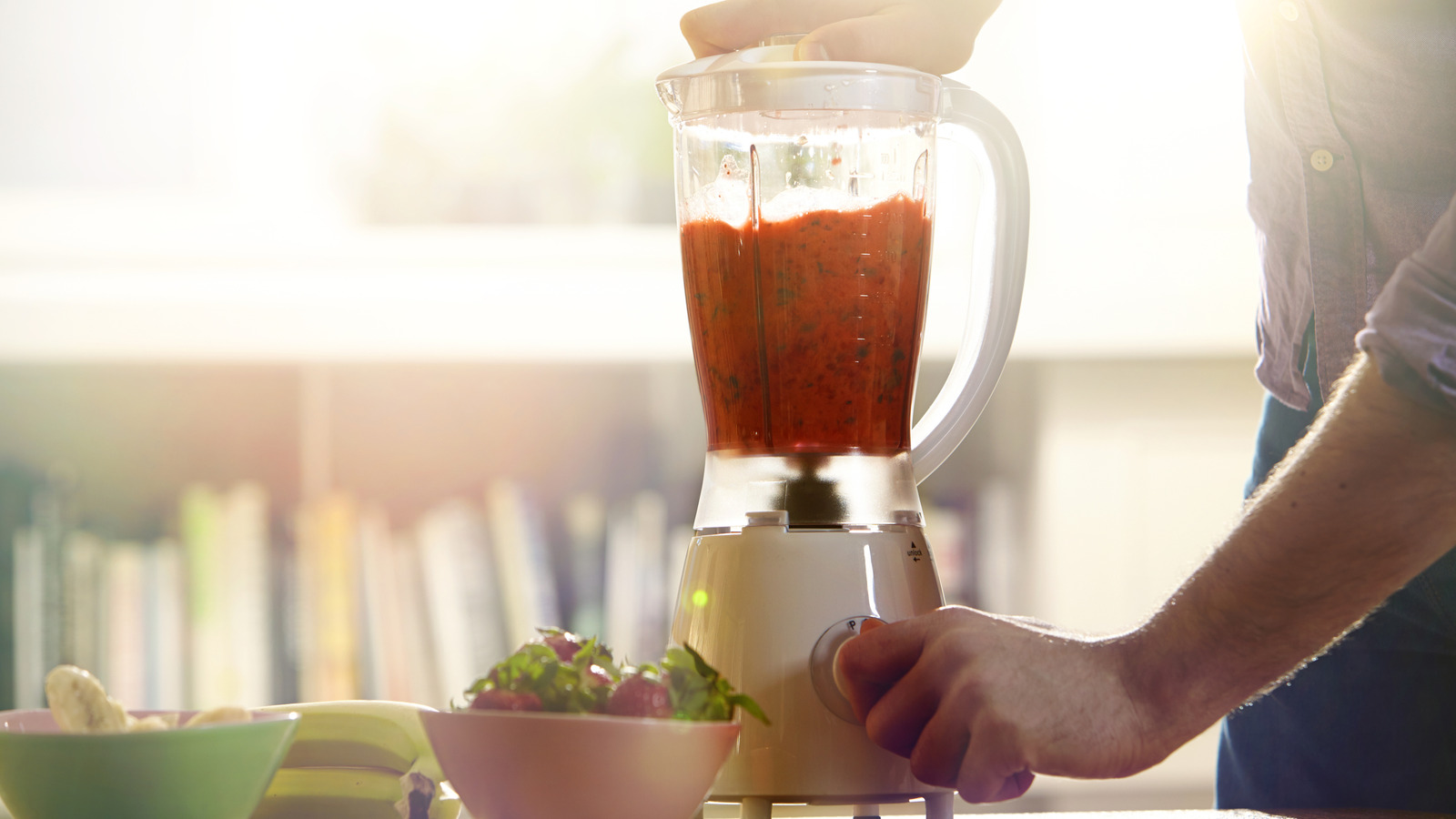 The Messy Mistake To Avoid While Cleaning Your Blender