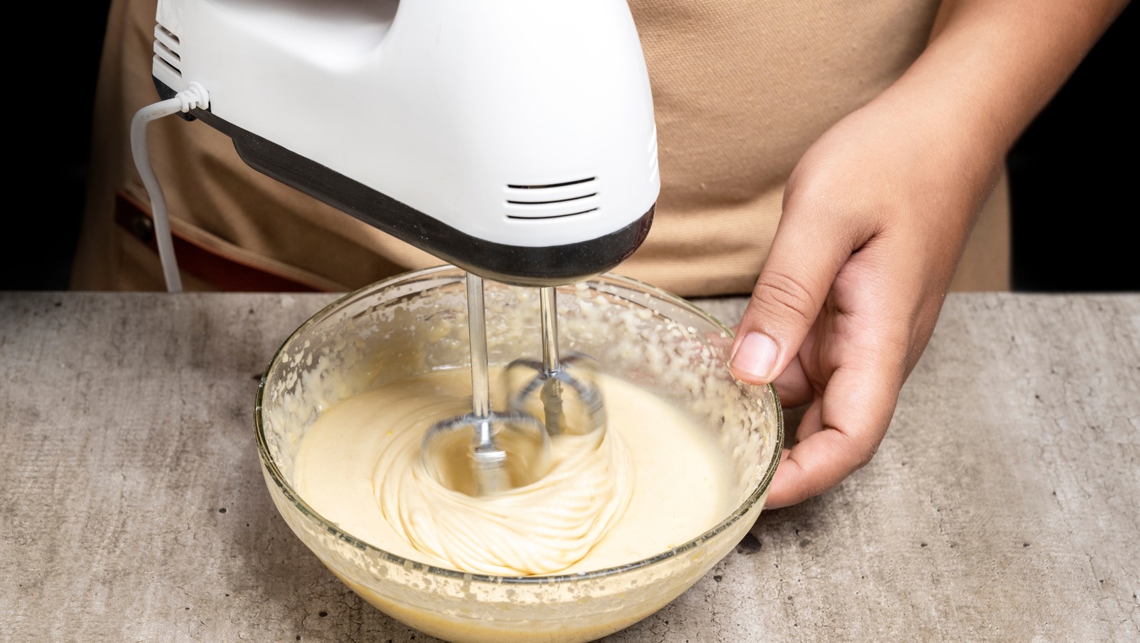 How To Use A Hand Mixer At Full Speed Without Making A Huge Mess