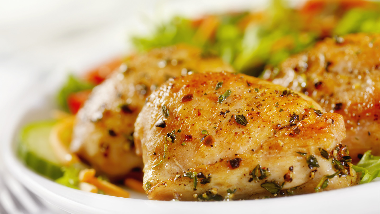 The Oil Trick To Cook Perfect Skin-On Chicken Thighs In The Instant Pot