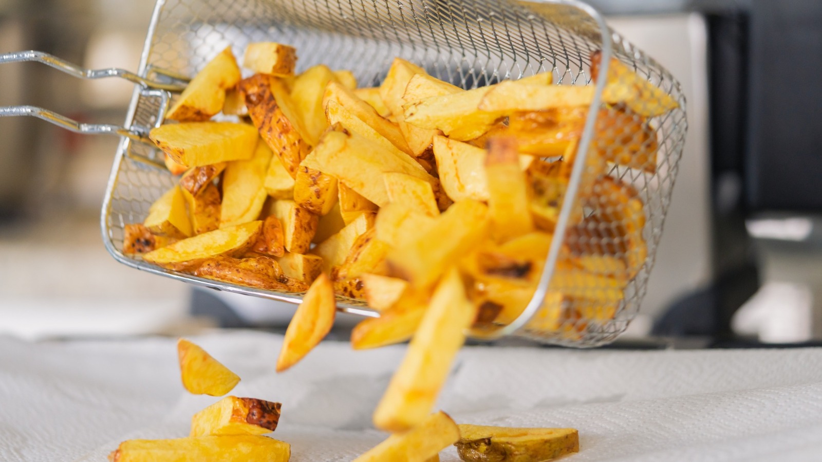 The One Fast Food Chain That Uses Sea Salt To Season Its Fries, And Why ...