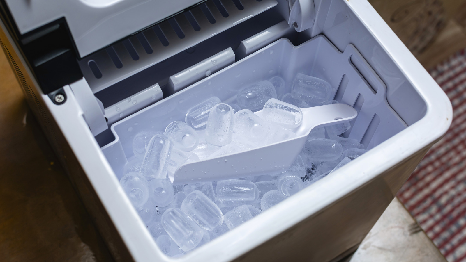 Vinegar Is The Key To A Clean Frigidaire Ice Maker
