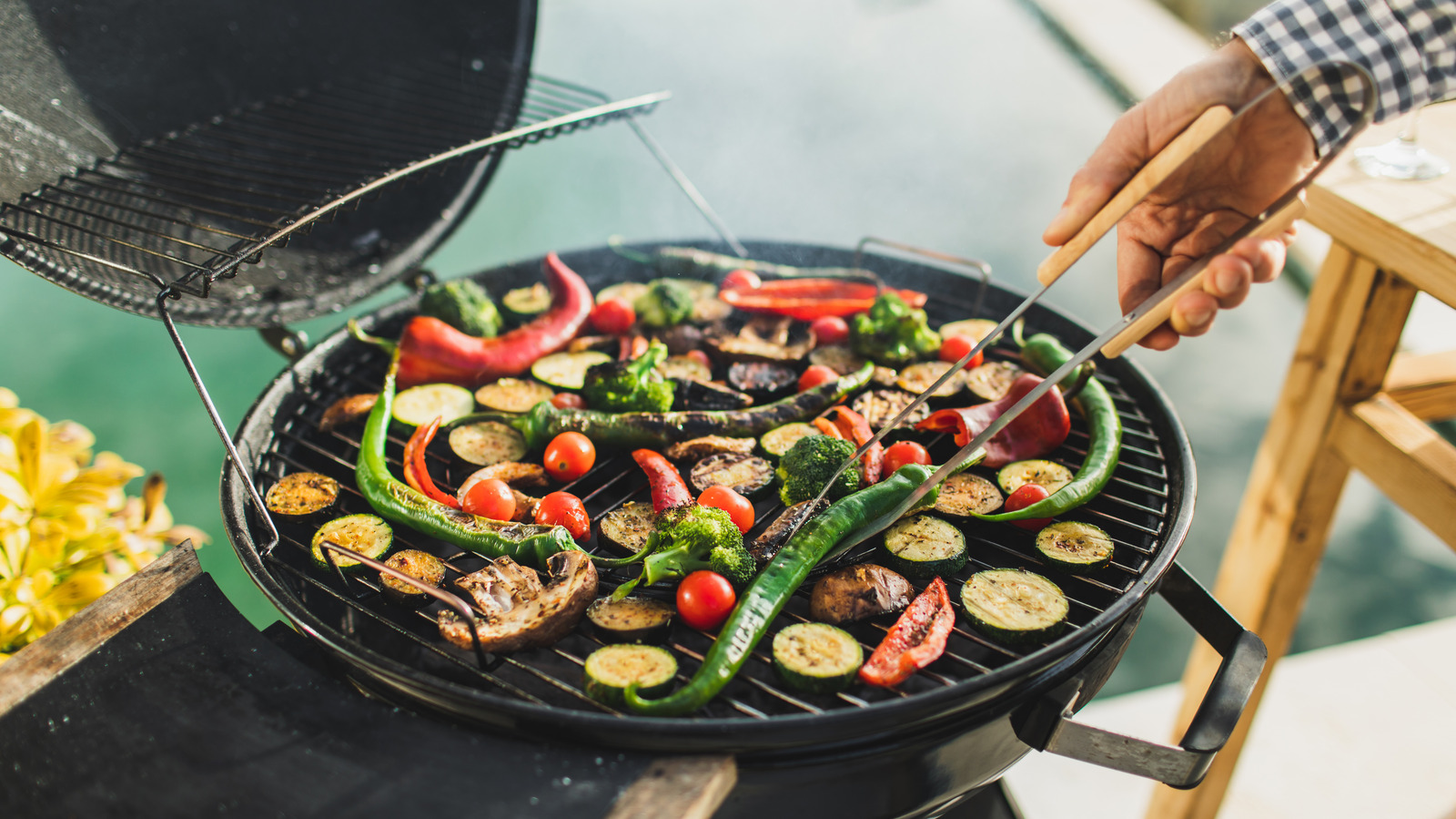 The Professionals And Cons Of Fuel And Charcoal Grilling - Street Food ...