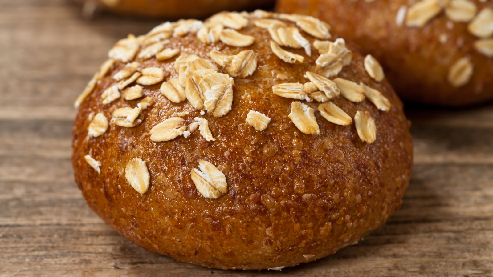 The Reason You Should Try Adding Oats To Your Homemade Dinner Rolls