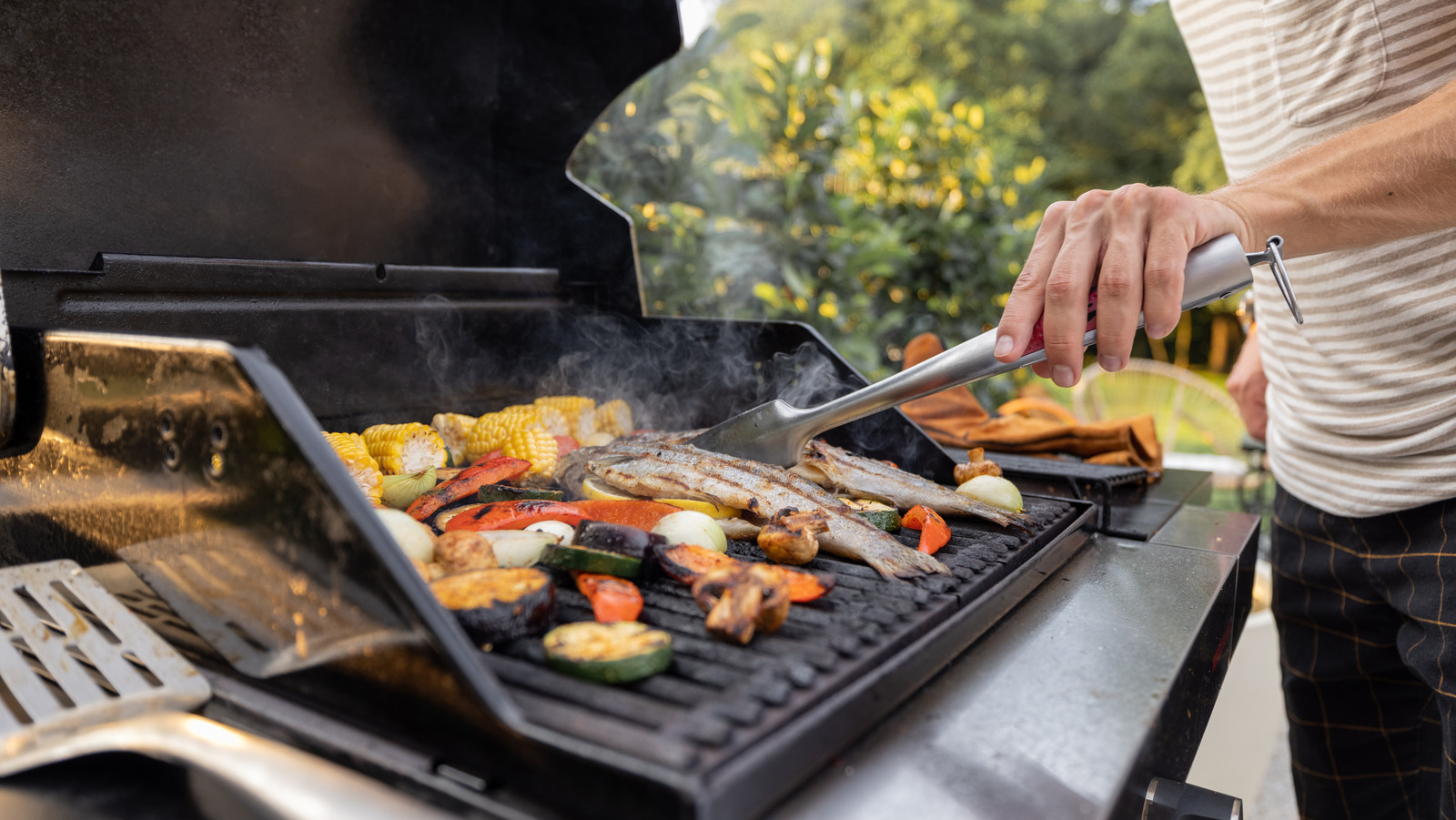 The Reason You Shouldn't Grill Vegetables Entirely Over High Heat