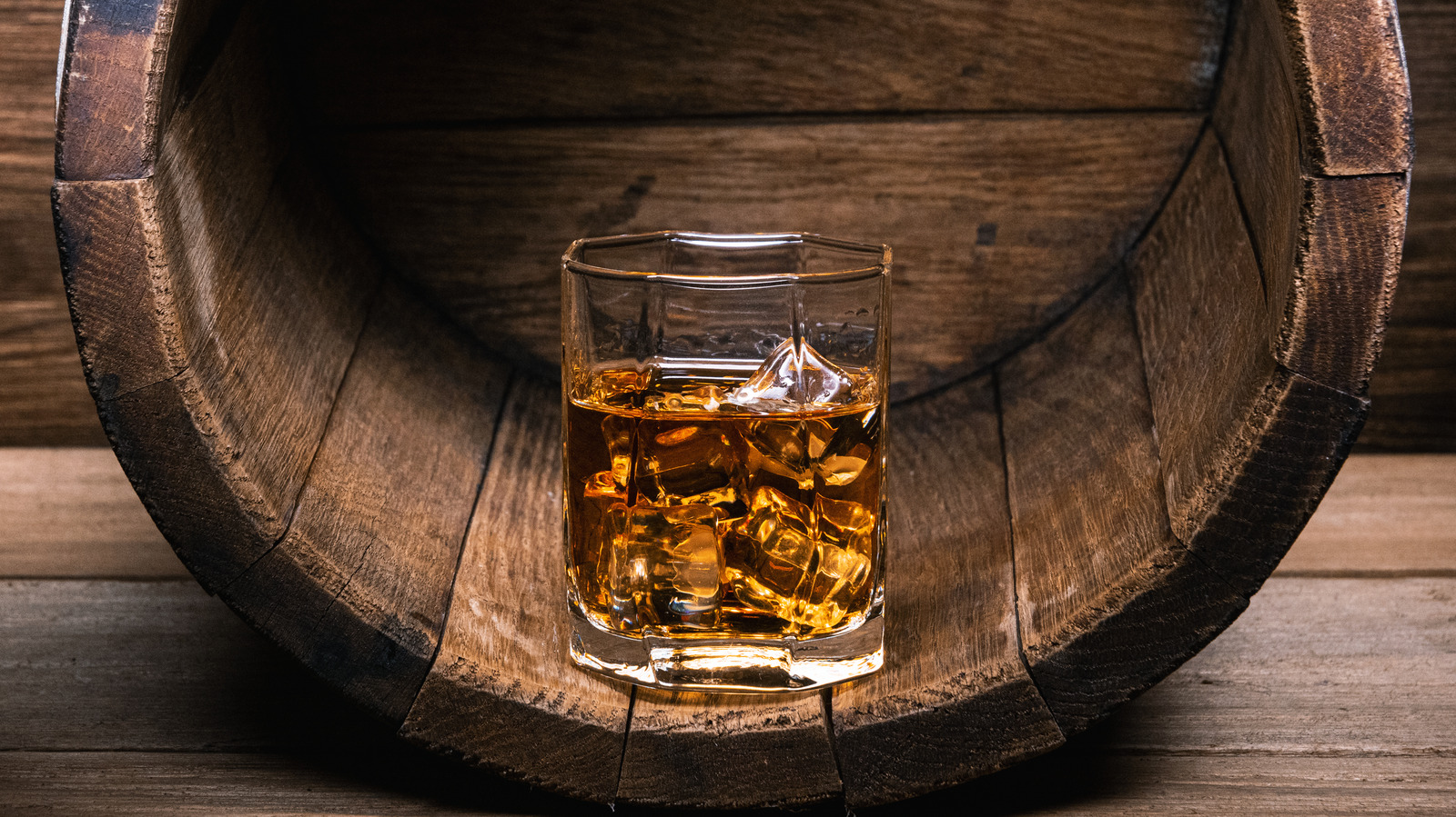 The Scientific Reason Aged Whiskies Have More Flavor