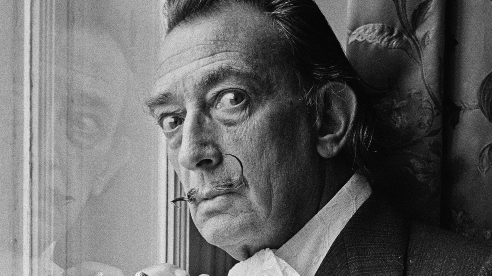 The Sea Urchin Eating Ritual That May Have Helped Salvador Dalí Paint