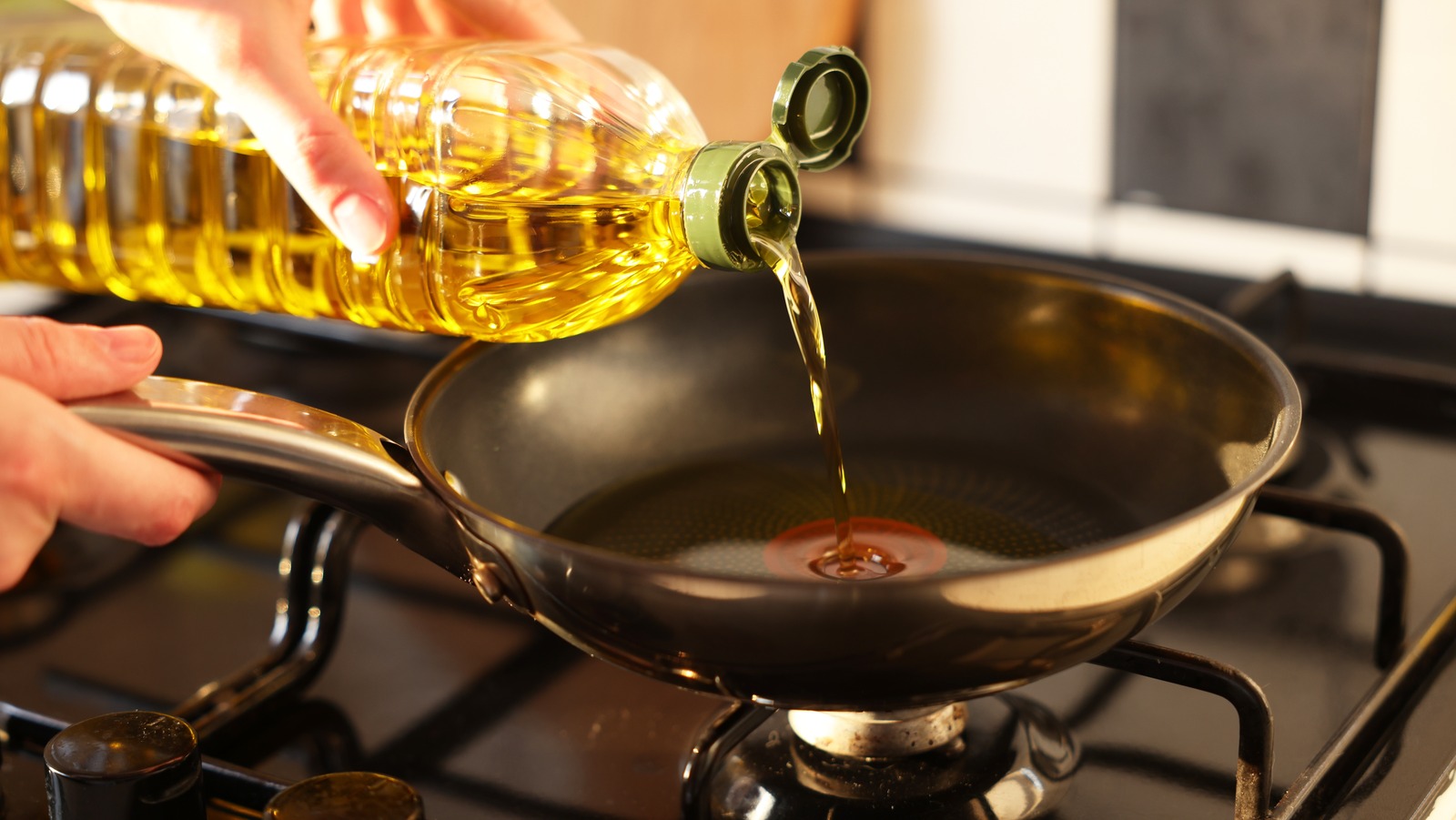 The Simple Salt Trick To Stop Oil Splatter In The Kitchen