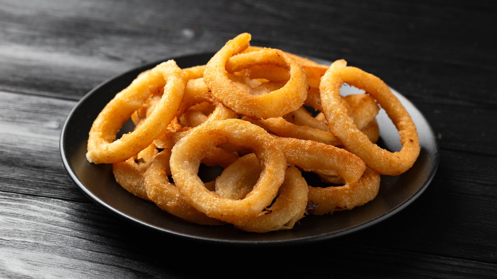 The Single Spice That'll Kick Your Homemade Onion Rings Up A Notch