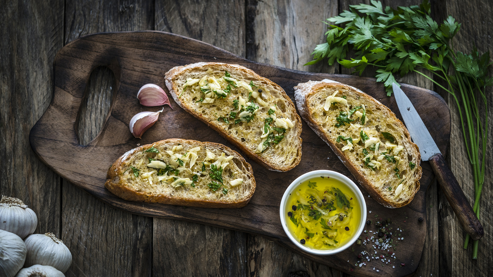 The Spicy Ingredient That Will Give Your Garlic Bread A Boost