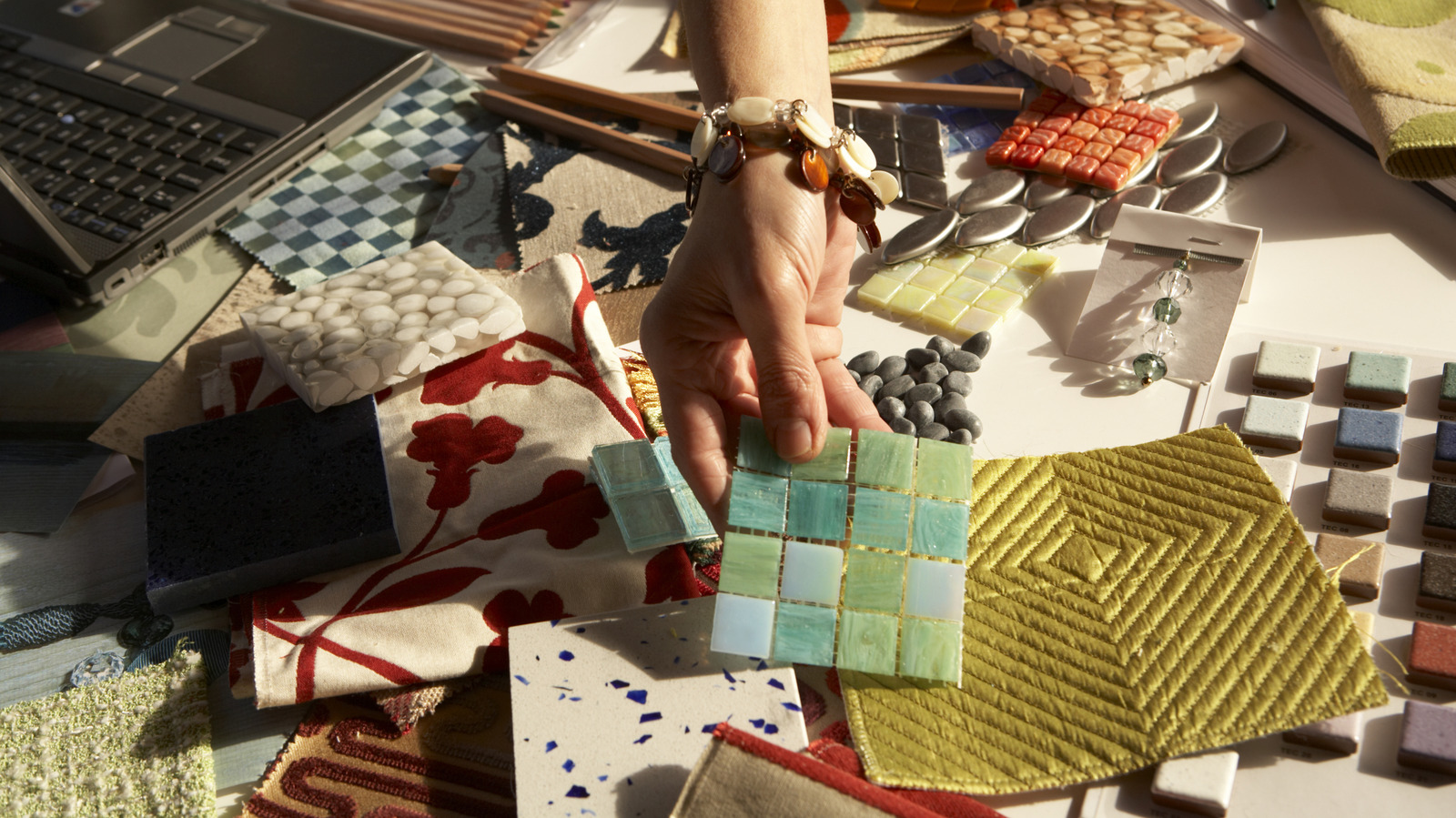The Subtle Backsplash Trend Turning Kitchens From Plain To Striking
