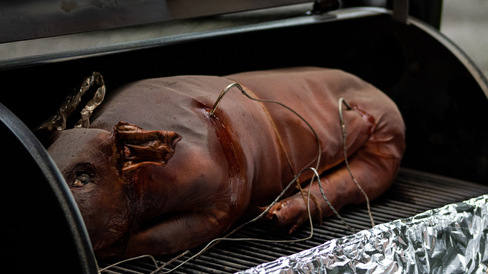 The Temperature Tip To Remember When Smoking A Whole Pig