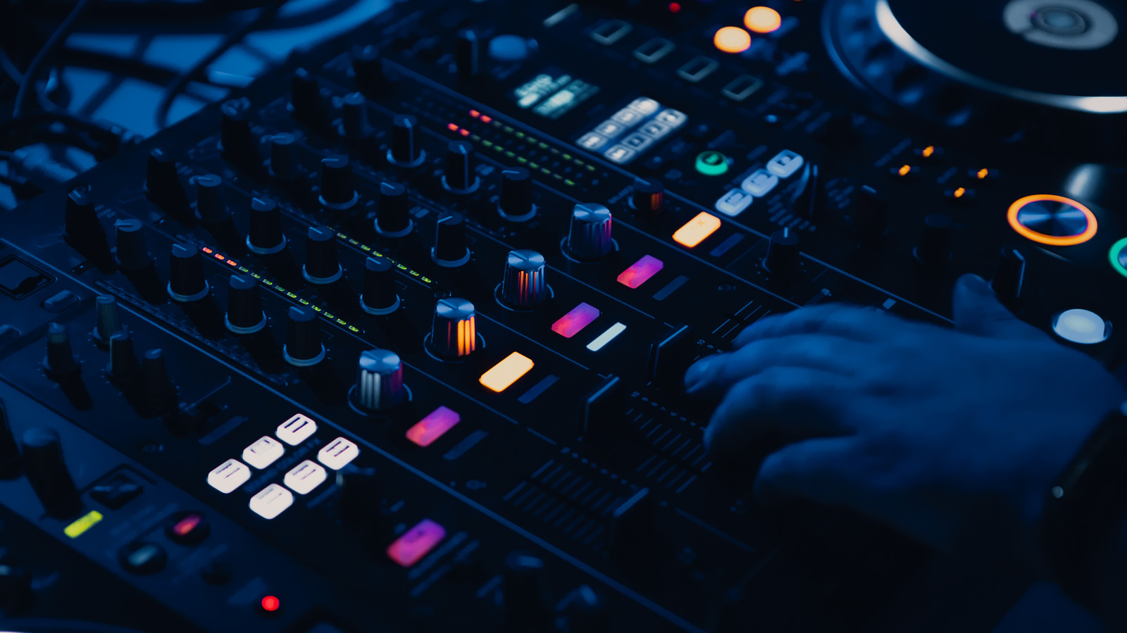 The Tokyo Party Trend That Paired Tuna And EDM