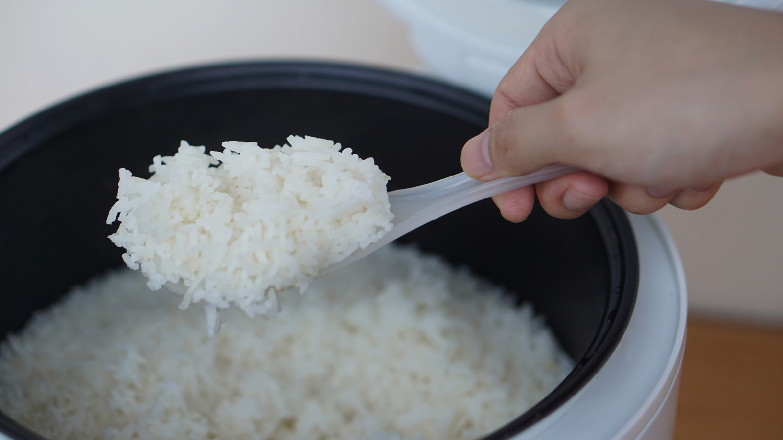 How To Use Sandpaper To Easily Remove Rice Cooker Grime