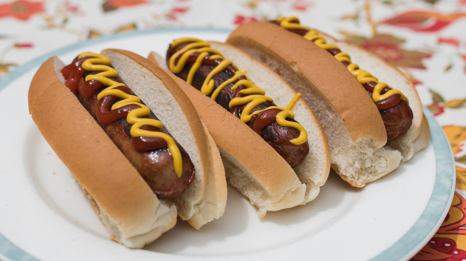 What's The Difference Between Side-Sliced And Top-Sliced Hot Dog Buns?