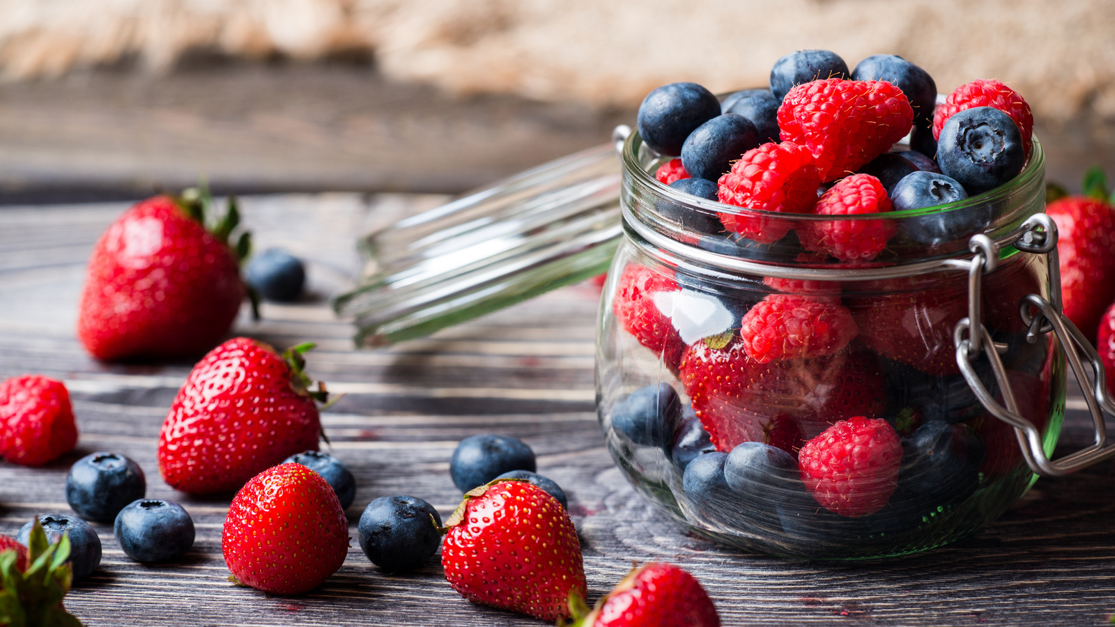 The Vinegar Tip For Longer-Lasting Fresh Berries