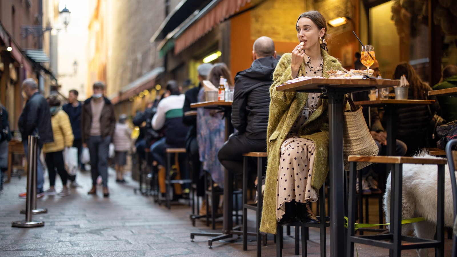 Think Twice Before Dining In A Tourist-Trap Restaurant