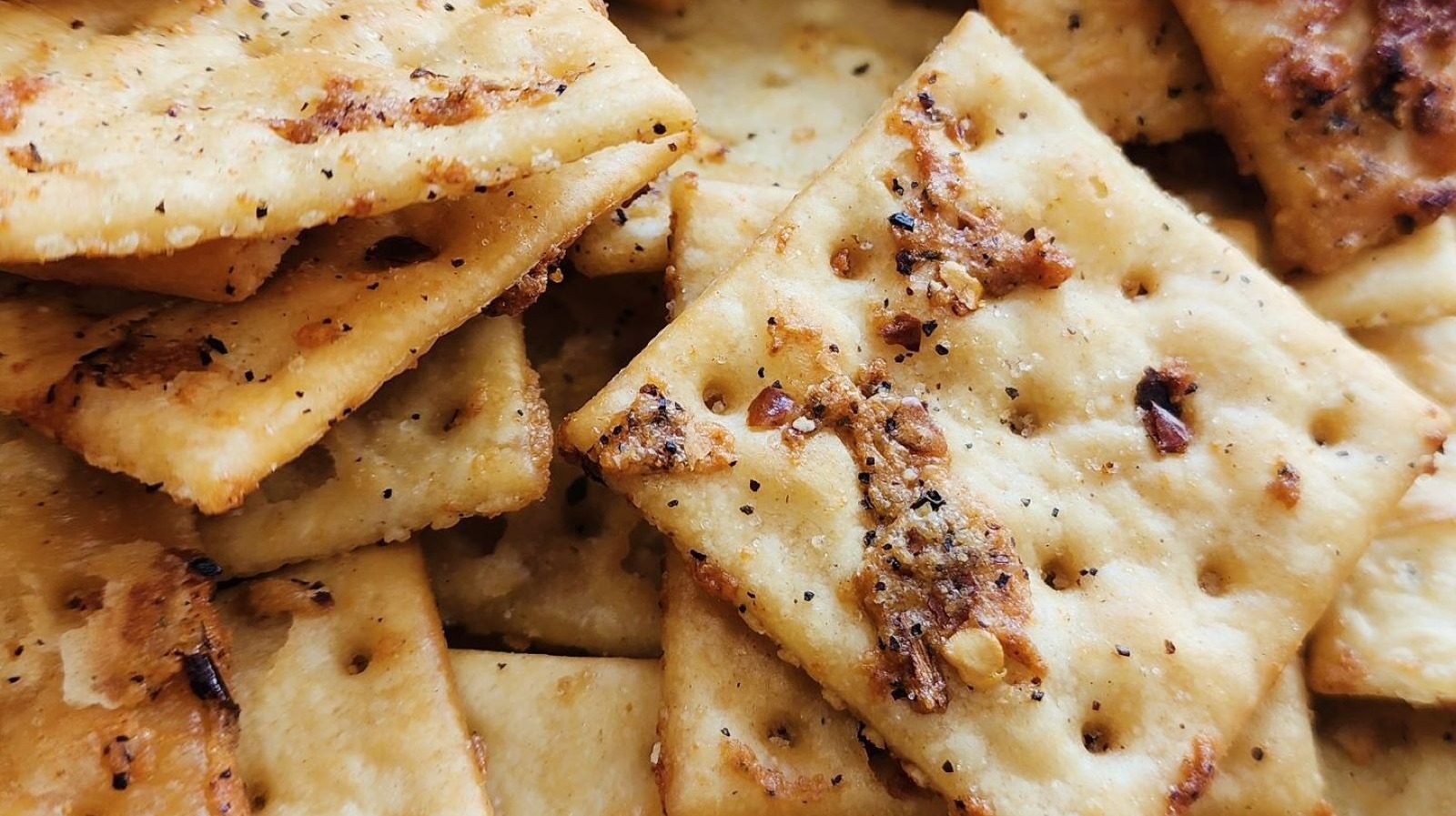 Southern Fire Crackers Turn A Sleeve Of Crackers Into A Party-Worthy Snack