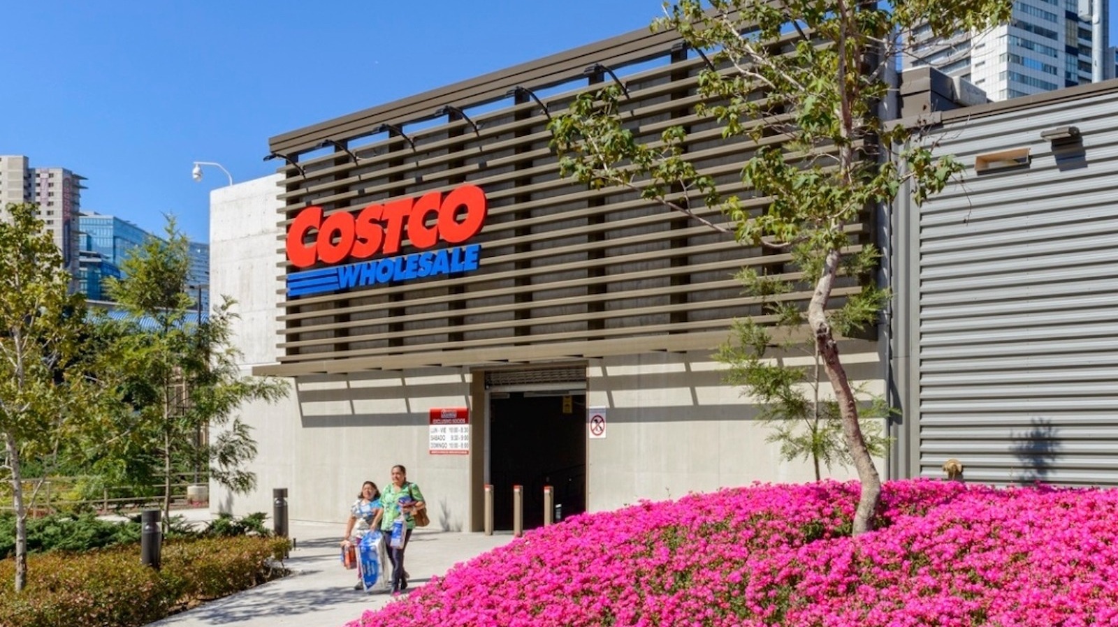 A Unique Costco In Mexico's Santa Fe Blends With Its Landscape