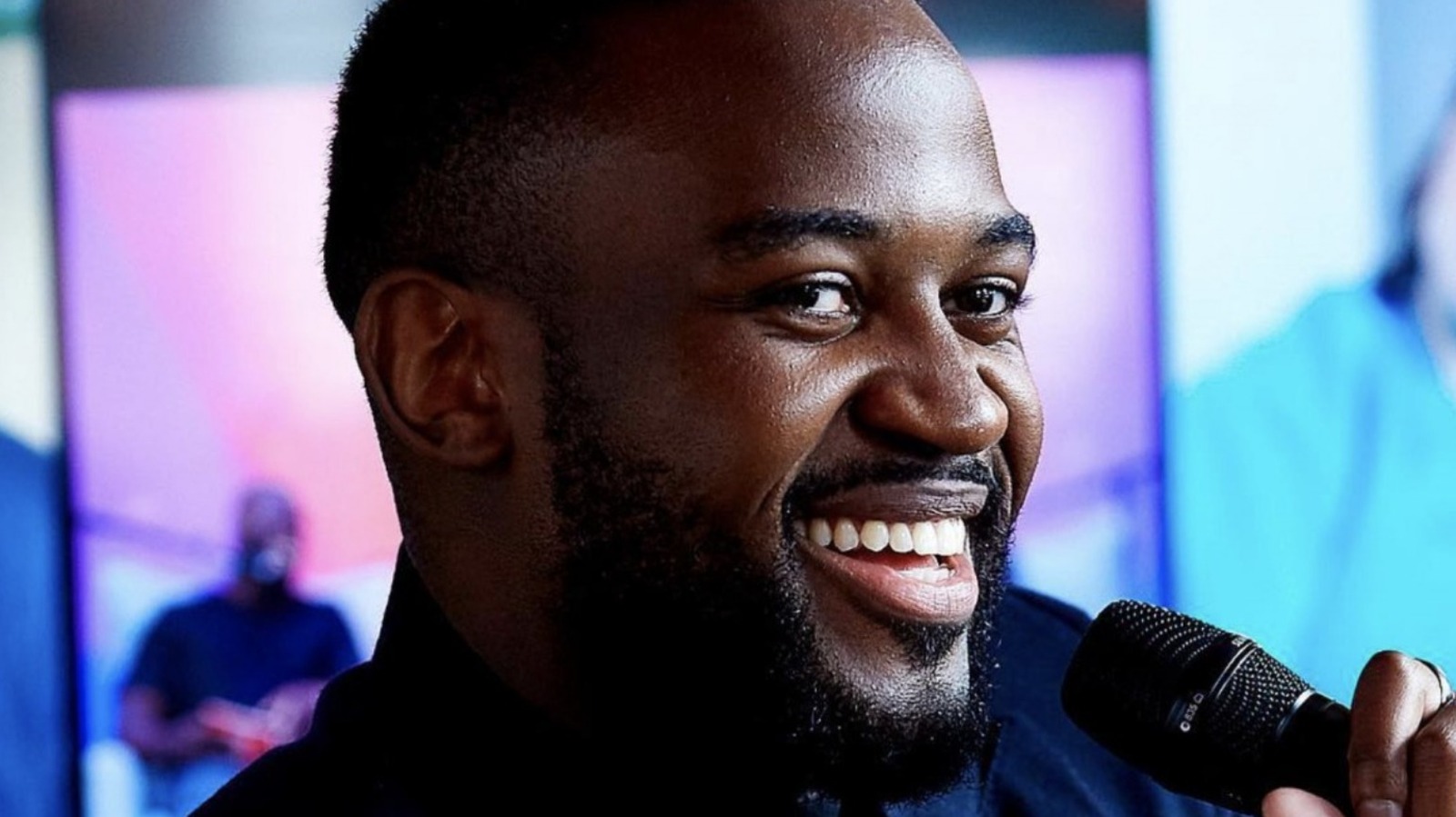 TikTok-Famous Mixologist Nigel Kabvina's Picks For Holiday Cocktails ...