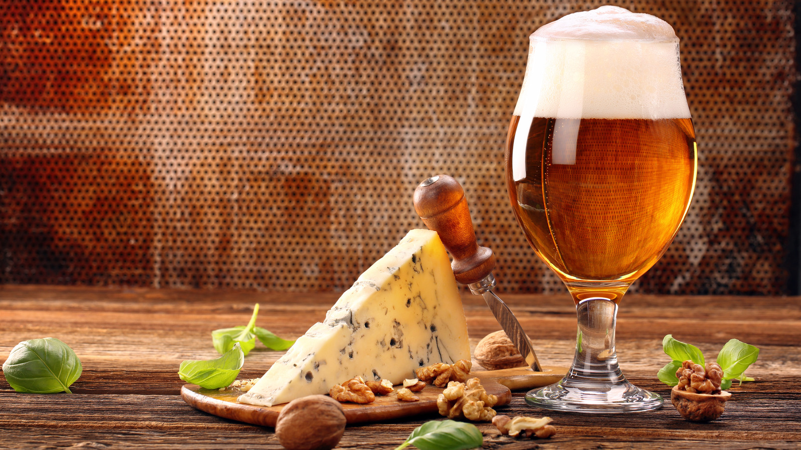 Try Pairing IPAs With Blue Cheese At Your Next Tasting Party