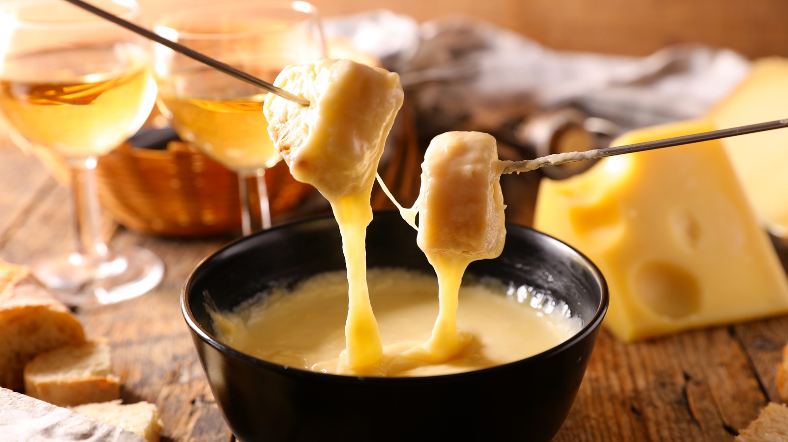 Upgrade The Flavor Of Cheese Fondue With A Quick Garlic Trick