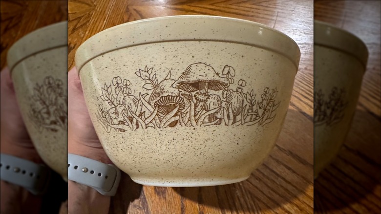 Why You Should Always Grab This '80s Pyrex Design At Thrift Stores