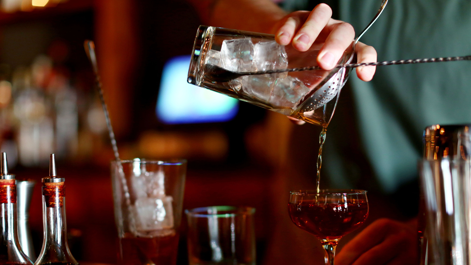 What's The Difference Between A Well Drink And A Call Drink?