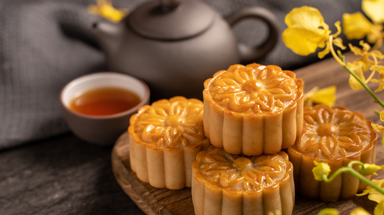 What Are Mooncakes And When Do You Eat Them What Are Mooncakes And When Do You Eat Them