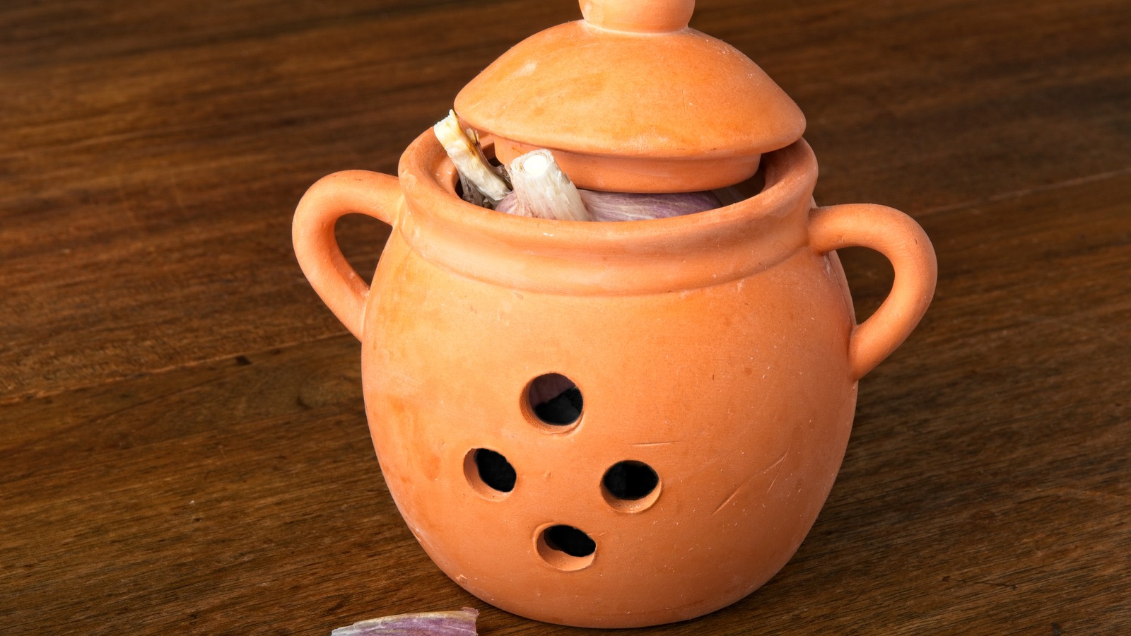 What Is A Garlic Keeper And Do You Actually Need One?
